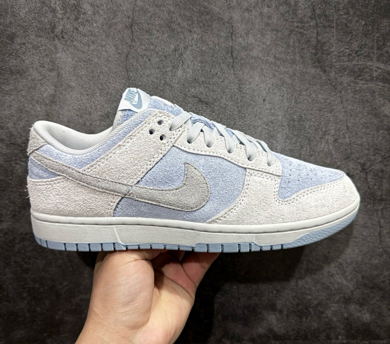 SB Dunk low 'photon dust ' shaggy blue